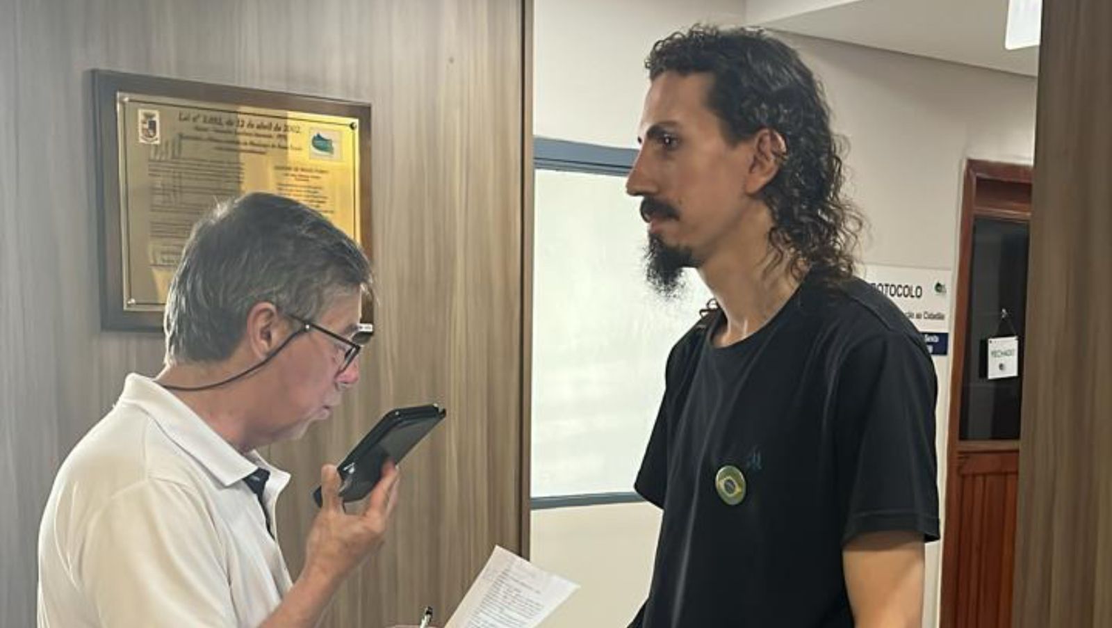 Mal-entendido: homem detido com faca nega intenção de atacar Bolsonaro ...