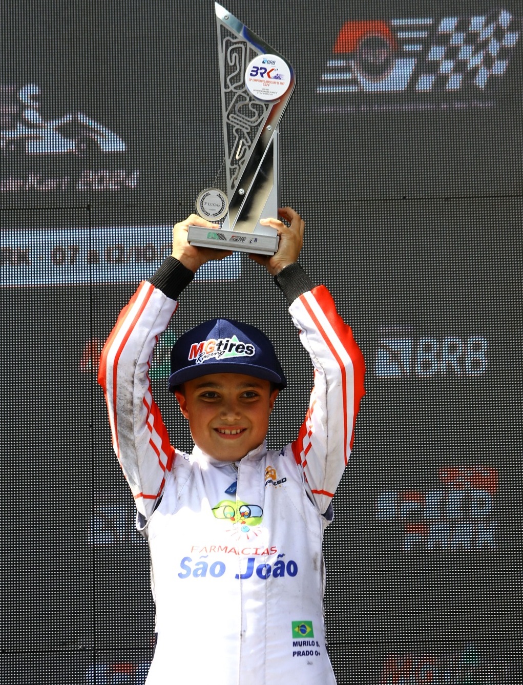 Campeão do kart, Murilo Prado faz sucesso nas pistas