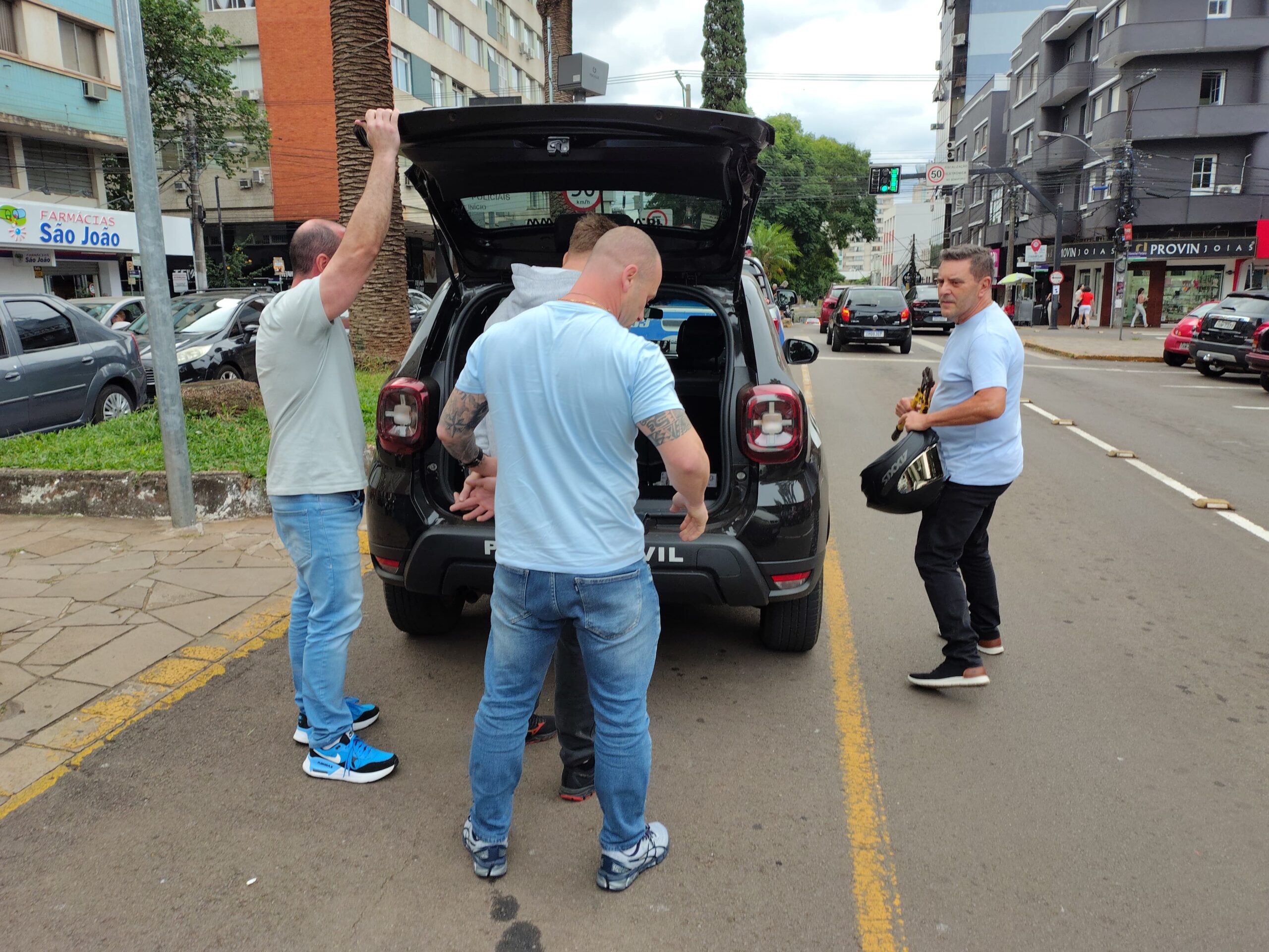Homem com mandado por estelionato é preso pela DEAM no tabelionato em ...
